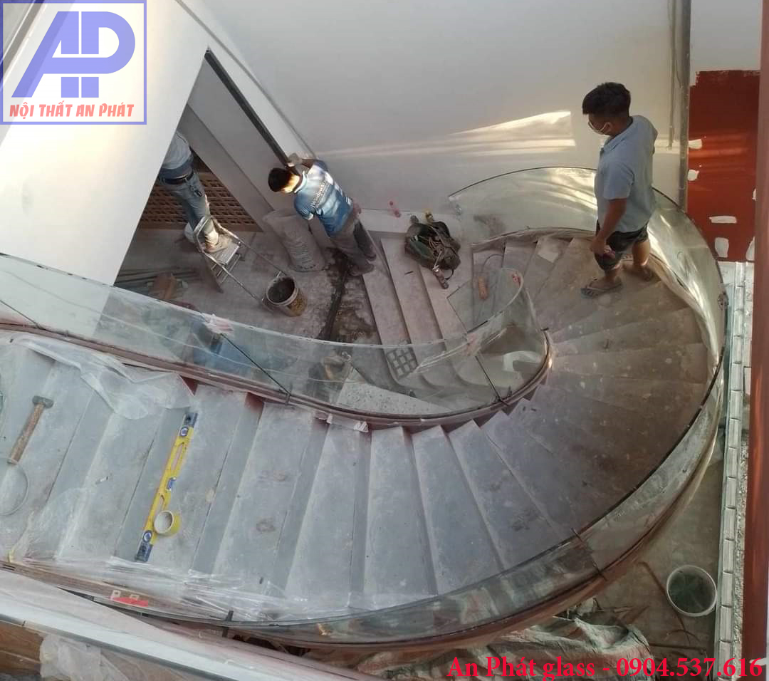 Làm Cầu Thang Kính Cong Đẹp Độc Lạ Giá Rẻ Cho Biệt Thự, Khách Sạn