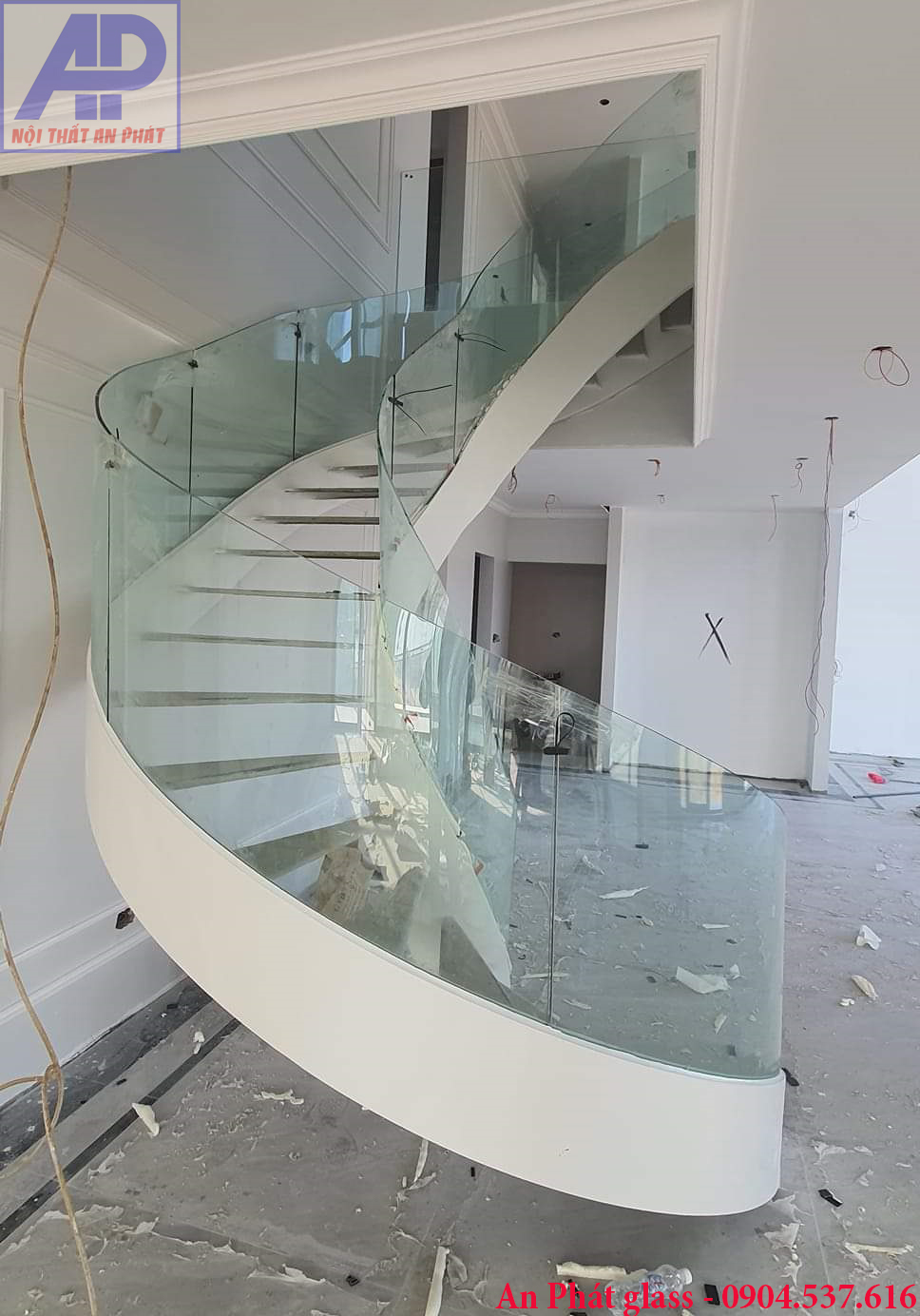 Làm Cầu Thang Kính Cong Đẹp Độc Lạ Giá Rẻ Cho Biệt Thự, Khách Sạn